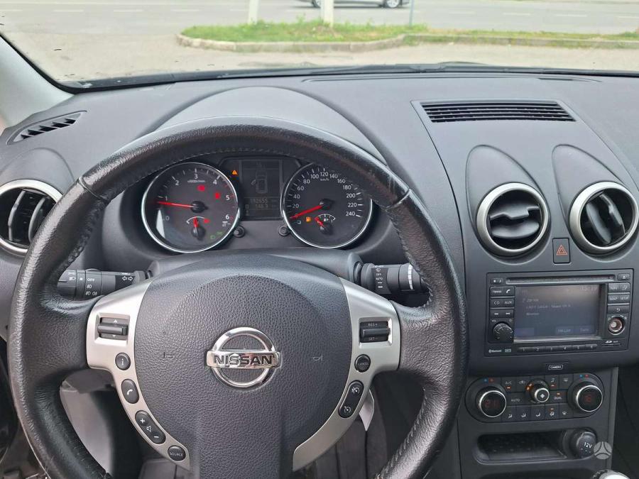 Sarkans Nissan Qashqai 2012 Marijampole, ar dzinēja tilpumu 1.60 L un nobraukumu 196 tūkst. km par 5100 €, foto 14 vietnē AUTOMOTO.COM.LV