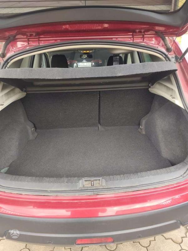 Red Nissan Qashqai 2012 in Panevezys, with an engine capacity of 1.60 L and mileage of 53 thousand km for 8000 €, photo 5 on AUTOMOTO.COM.LV