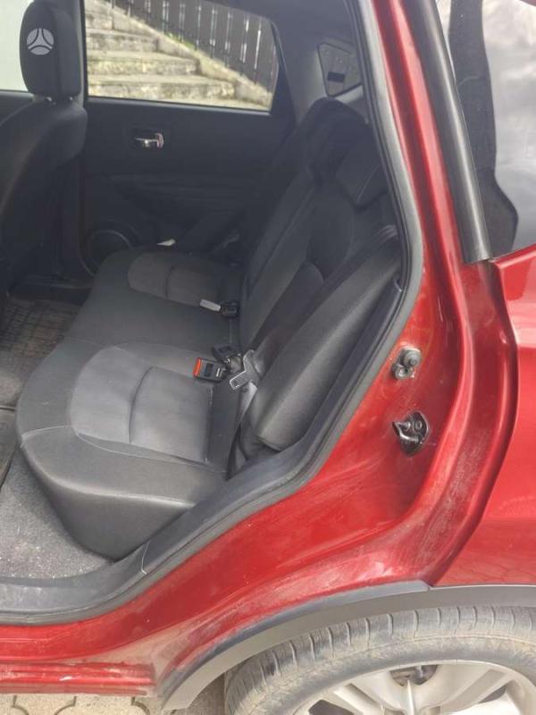 Red Nissan Qashqai 2012 in Panevezys, with an engine capacity of 1.60 L and mileage of 53 thousand km for 8000 €, photo 9 on AUTOMOTO.COM.LV