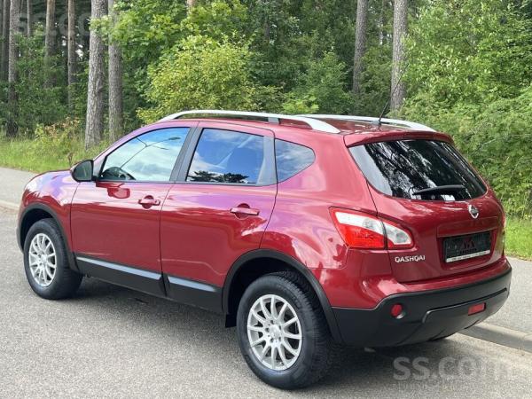 Red Nissan Qashqai 2012 in Valmiera, with an engine capacity of 1.50 L and mileage of 0 thousand km for 7000 €, photo 3 on AUTOMOTO.COM.LV