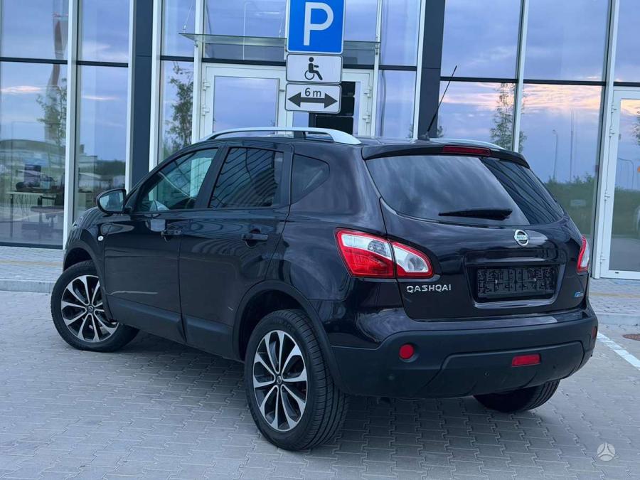 Sarkans Nissan Qashqai 2012 Viļņa, ar dzinēja tilpumu 1.60 L un nobraukumu 270 tūkst. km par 4800 €, foto 6 vietnē AUTOMOTO.COM.LV