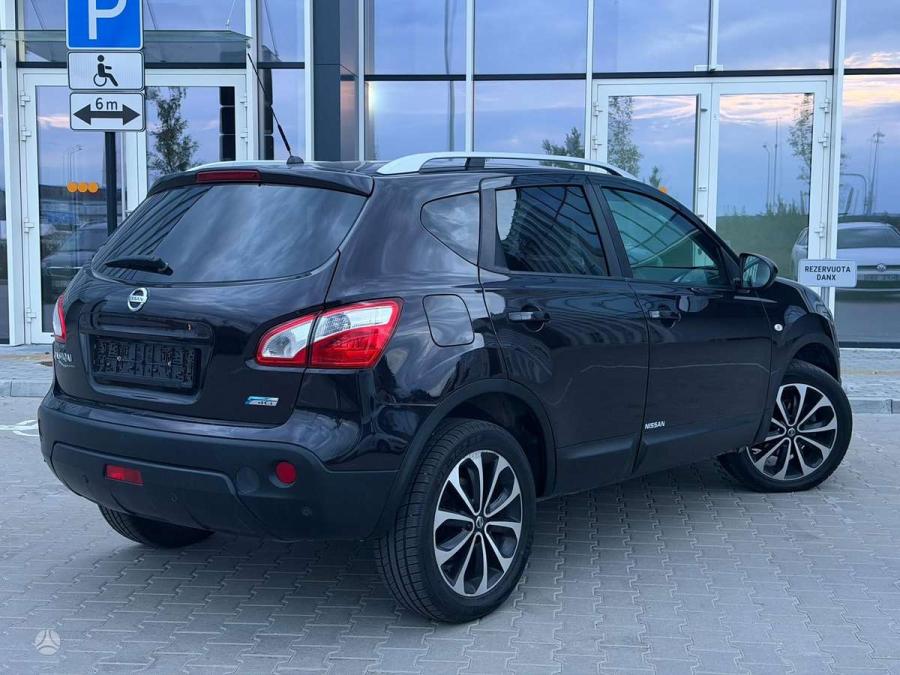 Sarkans Nissan Qashqai 2012 Viļņa, ar dzinēja tilpumu 1.60 L un nobraukumu 270 tūkst. km par 4800 €, foto 8 vietnē AUTOMOTO.COM.LV
