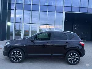 Sarkans Nissan Qashqai 2012 Viļņa, ar dzinēja tilpumu 1.60 L un nobraukumu 270 tūkst. km par 4800 €, foto 10 vietnē AUTOMOTO.COM.LV