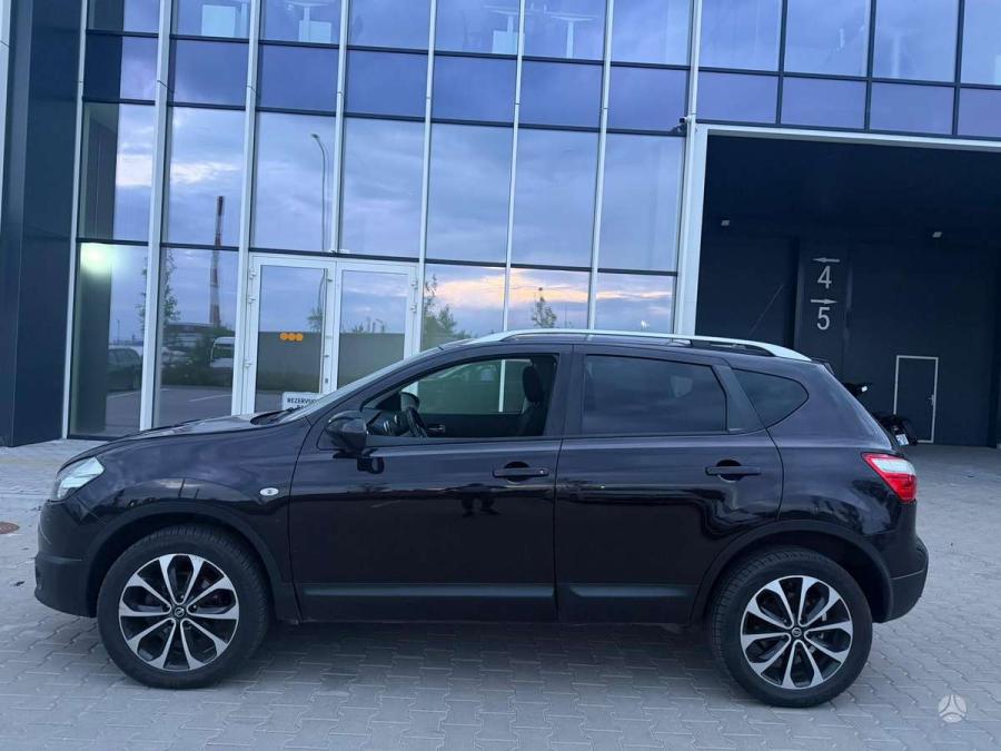 Sarkans Nissan Qashqai 2012 Viļņa, ar dzinēja tilpumu 1.60 L un nobraukumu 270 tūkst. km par 4800 €, foto 10 vietnē AUTOMOTO.COM.LV