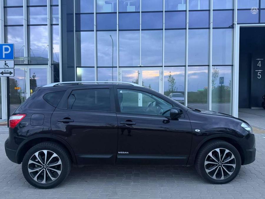 Sarkans Nissan Qashqai 2012 Viļņa, ar dzinēja tilpumu 1.60 L un nobraukumu 270 tūkst. km par 4800 €, foto 14 vietnē AUTOMOTO.COM.LV