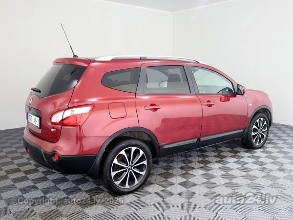 Red Nissan Qashqai 2012 in Tallinn, with an engine capacity of 1.60 L and mileage of 339 thousand km for 3499 €, photo 4 on AUTOMOTO.COM.LV