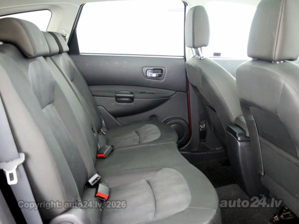 Red Nissan Qashqai 2012 in Tallinn, with an engine capacity of 1.60 L and mileage of 339 thousand km for 3499 €, photo 8 on AUTOMOTO.COM.LV