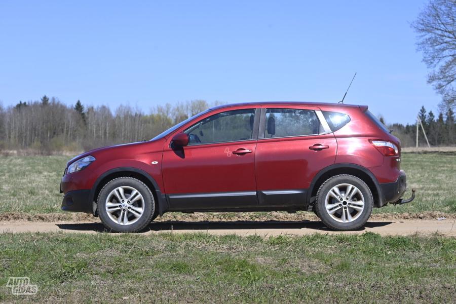 Sarkans Nissan Qashqai 2013 Viļņa, ar dzinēja tilpumu 1.60 L un nobraukumu 216 tūkst. km par 4000 €, foto 4 vietnē AUTOMOTO.COM.LV