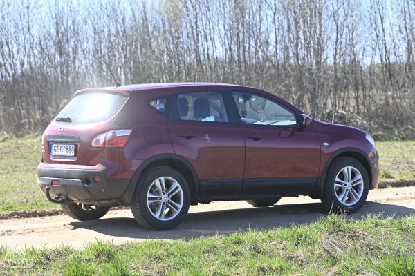 Sarkans Nissan Qashqai 2013 Viļņa, ar dzinēja tilpumu 1.60 L un nobraukumu 216 tūkst. km par 4000 €, foto 5 vietnē AUTOMOTO.COM.LV