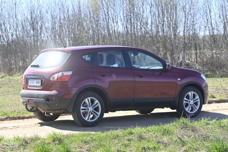 Sarkans Nissan Qashqai 2013 Viļņa, ar dzinēja tilpumu 1.60 L un nobraukumu 216 tūkst. km par 4000 €, foto 6 vietnē AUTOMOTO.COM.LV