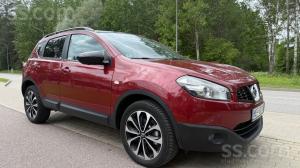 Red Nissan Qashqai 2013 in Valmiera, with an engine capacity of 1.60 L and mileage of 267 thousand km for 6800 €, photo  on AUTOMOTO.COM.LV