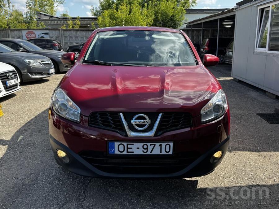 Red Nissan Qashqai 2013 in Daugavpils, with an engine capacity of 1.60 L and mileage of 0 thousand km for 5290 €, photo 3 on AUTOMOTO.COM.LV