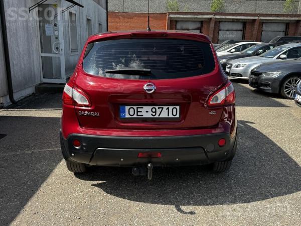 Red Nissan Qashqai 2013 in Daugavpils, with an engine capacity of 1.60 L and mileage of 0 thousand km for 5290 €, photo 5 on AUTOMOTO.COM.LV