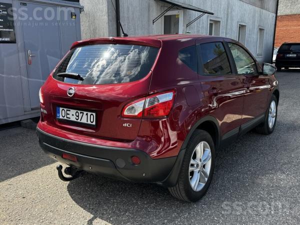 Red Nissan Qashqai 2013 in Daugavpils, with an engine capacity of 1.60 L and mileage of 0 thousand km for 5290 €, photo 6 on AUTOMOTO.COM.LV
