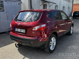 Red Nissan Qashqai 2013 in Daugavpils, with an engine capacity of 1.60 L and mileage of 0 thousand km for 5290 €, photo 7 on AUTOMOTO.COM.LV