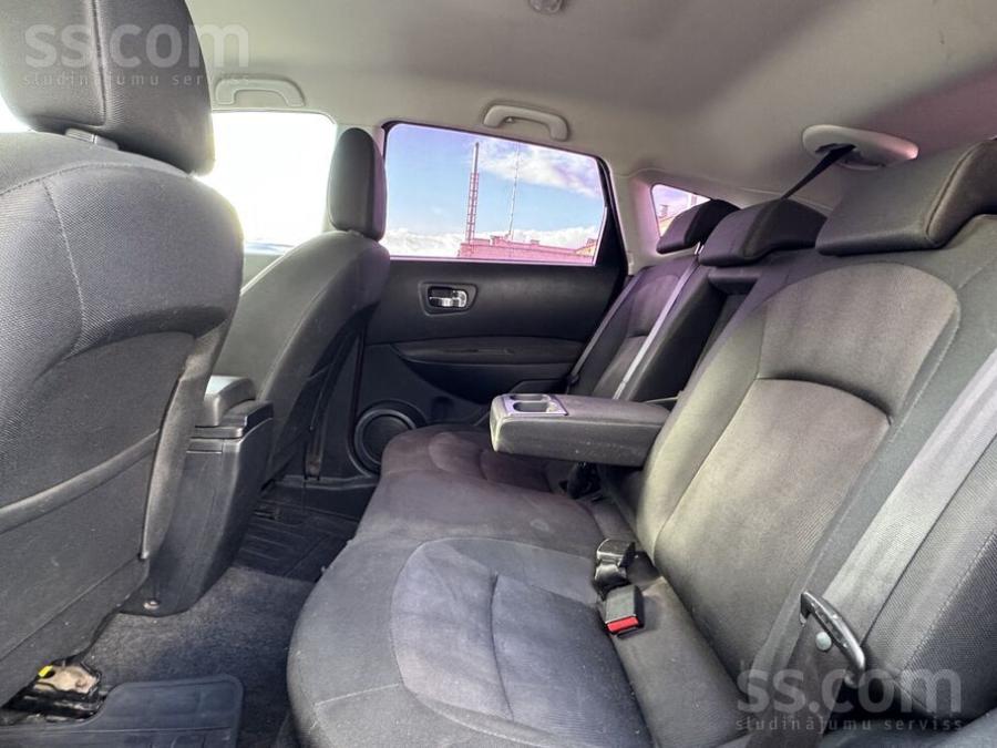 Red Nissan Qashqai 2013 in Daugavpils, with an engine capacity of 1.60 L and mileage of 0 thousand km for 5290 €, photo 14 on AUTOMOTO.COM.LV
