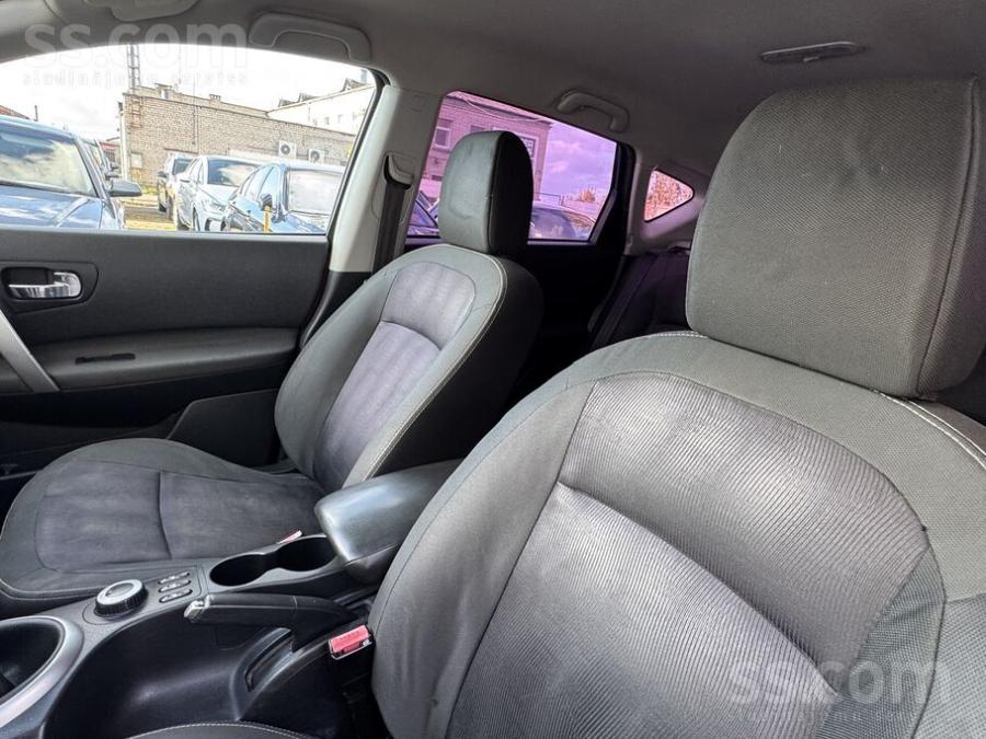 Red Nissan Qashqai 2013 in Daugavpils, with an engine capacity of 1.60 L and mileage of 0 thousand km for 5290 €, photo 17 on AUTOMOTO.COM.LV