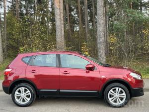 Red Nissan Qashqai 2013 in Valmiera, with an engine capacity of 2.00 L and mileage of 0 thousand km for 7000 €, photo 3 on AUTOMOTO.COM.LV