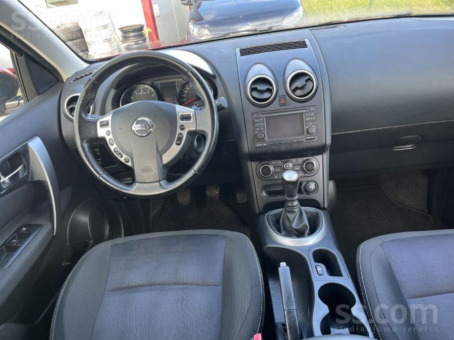 Red Nissan Qashqai 2013 in Valmiera, with an engine capacity of 2.00 L and mileage of 0 thousand km for 7000 €, photo 8 on AUTOMOTO.COM.LV
