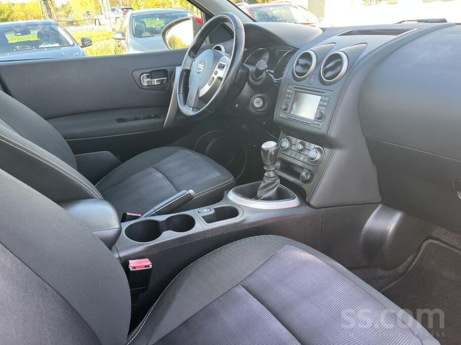 Red Nissan Qashqai 2013 in Valmiera, with an engine capacity of 2.00 L and mileage of 0 thousand km for 7000 €, photo 10 on AUTOMOTO.COM.LV