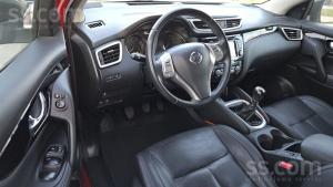 Red Nissan Qashqai 2014 in Riga, with an engine capacity of 1.20 L and mileage of 126 thousand km for 9000 €, photo 6 on AUTOMOTO.COM.LV