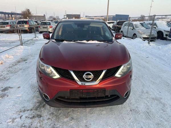 Red Nissan Qashqai 2014 in Marijampole, with an engine capacity of 1.20 L and mileage of 183 thousand km for 6250 €, photo 2 on AUTOMOTO.COM.LV