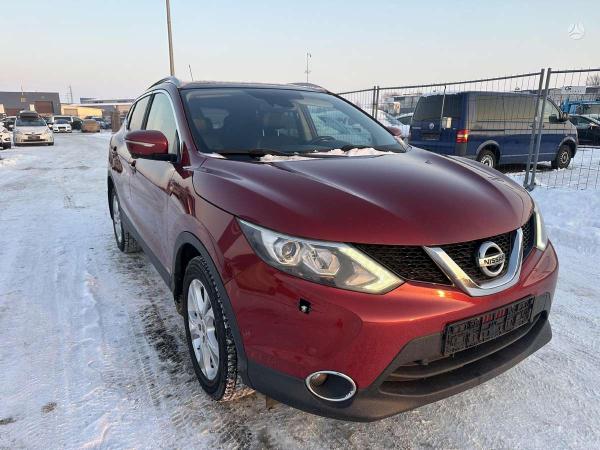 Red Nissan Qashqai 2014 in Marijampole, with an engine capacity of 1.20 L and mileage of 183 thousand km for 6250 €, photo 3 on AUTOMOTO.COM.LV