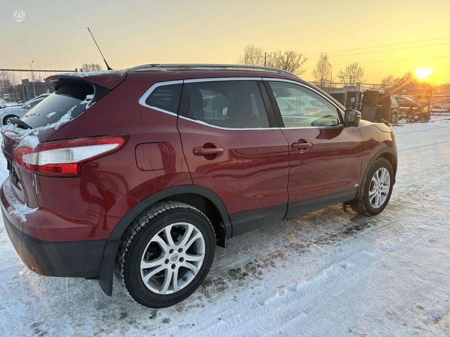 Sarkans Nissan Qashqai 2014 Marijampole, ar dzinēja tilpumu 1.20 L un nobraukumu 183 tūkst. km par 6250 €, foto 4 vietnē AUTOMOTO.COM.LV