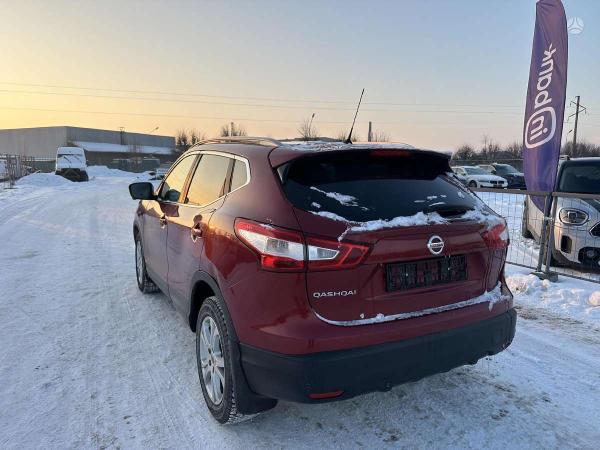 Red Nissan Qashqai 2014 in Marijampole, with an engine capacity of 1.20 L and mileage of 183 thousand km for 6250 €, photo 6 on AUTOMOTO.COM.LV