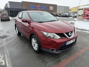 Red Nissan Qashqai 2014 in Vilnius, with an engine capacity of 1.60 L and mileage of 178 thousand km for 9300 €, photo 2 on AUTOMOTO.COM.LV