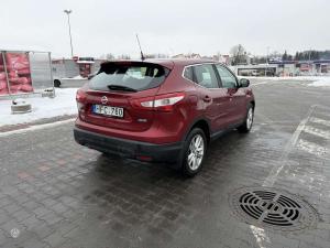Red Nissan Qashqai 2014 in Vilnius, with an engine capacity of 1.60 L and mileage of 178 thousand km for 9300 €, photo 3 on AUTOMOTO.COM.LV