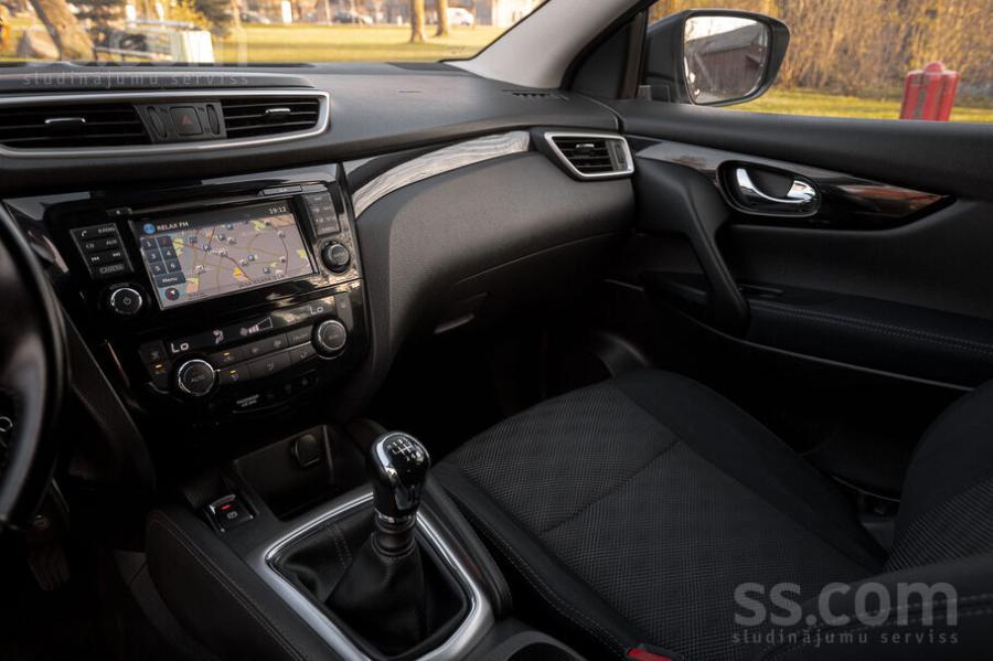 Red Nissan Qashqai 2014 in Jelgava, with an engine capacity of 1.20 L and mileage of 0 thousand km for 8250 €, photo 10 on AUTOMOTO.COM.LV
