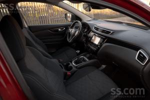 Red Nissan Qashqai 2014 in Jelgava, with an engine capacity of 1.20 L and mileage of 0 thousand km for 8250 €, photo 20 on AUTOMOTO.COM.LV