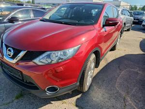 Red Nissan Qashqai 2014 in Panevezys, with an engine capacity of 1.20 L and mileage of 200 thousand km for 5500 €, photo 3 on AUTOMOTO.COM.LV