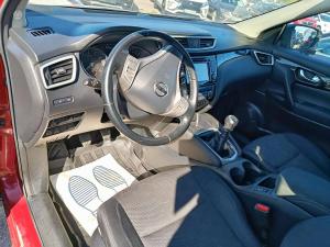 Red Nissan Qashqai 2014 in Panevezys, with an engine capacity of 1.20 L and mileage of 200 thousand km for 5500 €, photo 8 on AUTOMOTO.COM.LV
