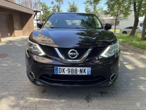 Red Nissan Qashqai 2014 in Vilnius, with an engine capacity of 1.46 L and mileage of 245 thousand km for 7100 €, photo 3 on AUTOMOTO.COM.LV
