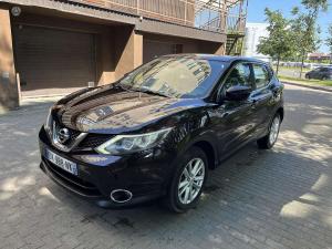 Red Nissan Qashqai 2014 in Vilnius, with an engine capacity of 1.46 L and mileage of 245 thousand km for 7100 €, photo 4 on AUTOMOTO.COM.LV