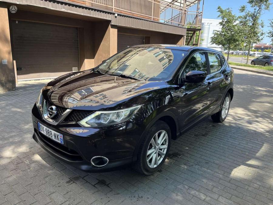 Red Nissan Qashqai 2014 in Vilnius, with an engine capacity of 1.46 L and mileage of 245 thousand km for 7100 €, photo 4 on AUTOMOTO.COM.LV
