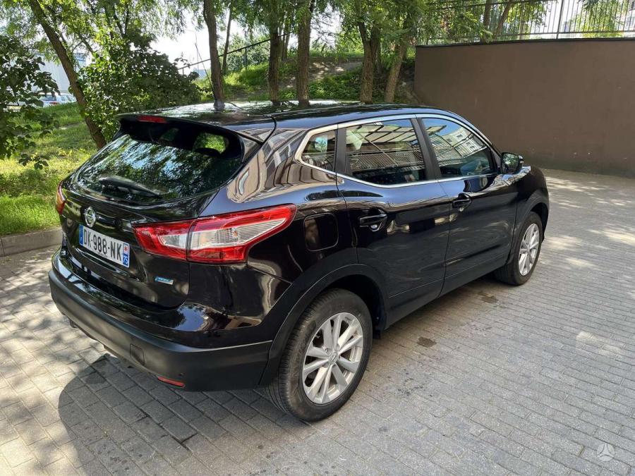 Red Nissan Qashqai 2014 in Vilnius, with an engine capacity of 1.46 L and mileage of 245 thousand km for 7100 €, photo 7 on AUTOMOTO.COM.LV