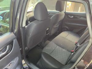 Red Nissan Qashqai 2014 in Vilnius, with an engine capacity of 1.46 L and mileage of 245 thousand km for 7100 €, photo 10 on AUTOMOTO.COM.LV