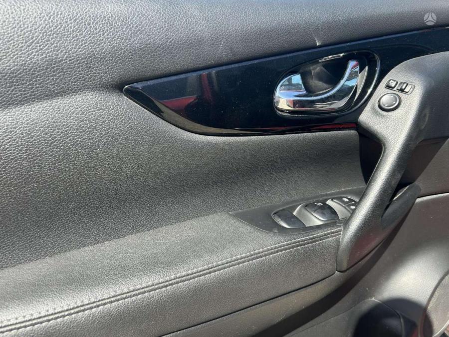 Sarkans Nissan Qashqai 2014 Viļņa, ar dzinēja tilpumu 1.60 L un nobraukumu 326 tūkst. km par 7700 €, foto 26 vietnē AUTOMOTO.COM.LV
