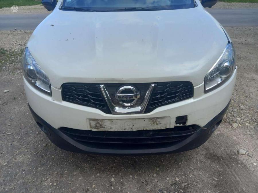 Красный Ниссан Кашкай 2014 в Паневежис, объемом двигателя 1.60 л и пробегом 270 тыс. км за 4200 €, фото 5 на AUTOMOTO.COM.LV