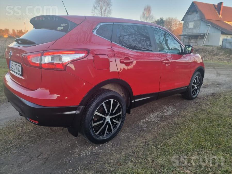 Red Nissan Qashqai 2015 in Riga, with an engine capacity of 1.20 L and mileage of 165 thousand km for 7500 €, photo 5 on AUTOMOTO.COM.LV
