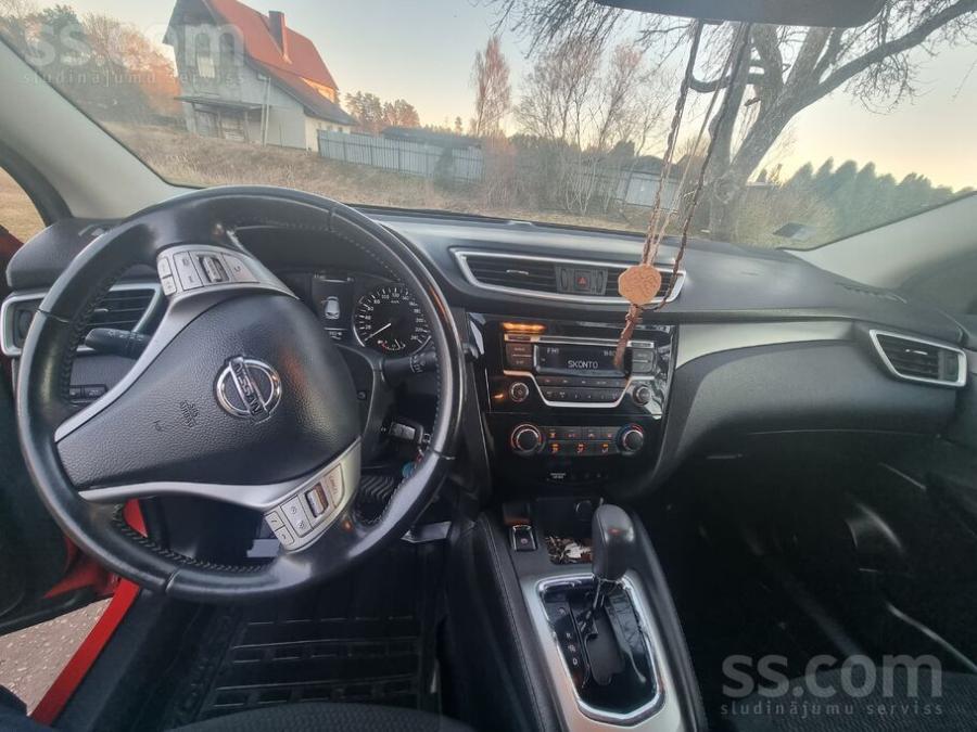 Red Nissan Qashqai 2015 in Riga, with an engine capacity of 1.20 L and mileage of 165 thousand km for 7500 €, photo 8 on AUTOMOTO.COM.LV