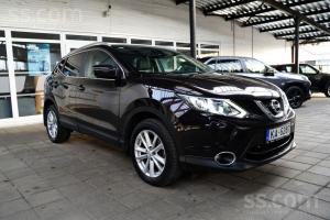 Red Nissan Qashqai 2015 in Riga, with an engine capacity of 1.50 L and mileage of 150 thousand km for 8990 €, photo 5 on AUTOMOTO.COM.LV
