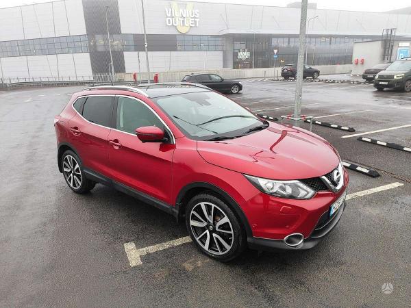 Red Nissan Qashqai 2015 in Vilnius, with an engine capacity of 1.20 L and mileage of 51 thousand km for 9700 €, photo 1 on AUTOMOTO.COM.LV