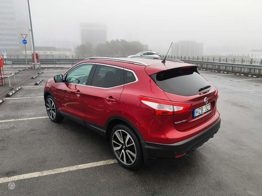 Red Nissan Qashqai 2015 in Vilnius, with an engine capacity of 1.20 L and mileage of 51 thousand km for 9700 €, photo 3 on AUTOMOTO.COM.LV