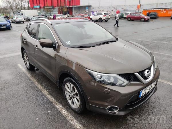 Red Nissan Qashqai 2015 in Riga, with an engine capacity of 1.60 L and mileage of 182 thousand km for 9500 €, photo 2 on AUTOMOTO.COM.LV
