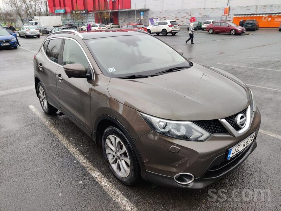 Red Nissan Qashqai 2015 in Riga, with an engine capacity of 1.60 L and mileage of 182 thousand km for 9500 €, photo 2 on AUTOMOTO.COM.LV