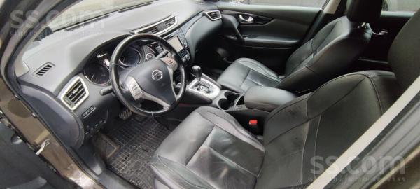 Red Nissan Qashqai 2015 in Riga, with an engine capacity of 1.60 L and mileage of 182 thousand km for 9500 €, photo 6 on AUTOMOTO.COM.LV